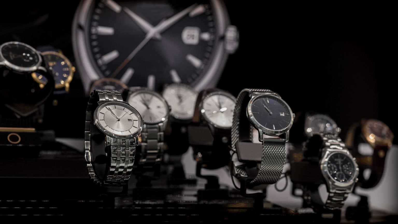 A Practical Guide to Different Watch Bracelet Types • The Slender Wrist