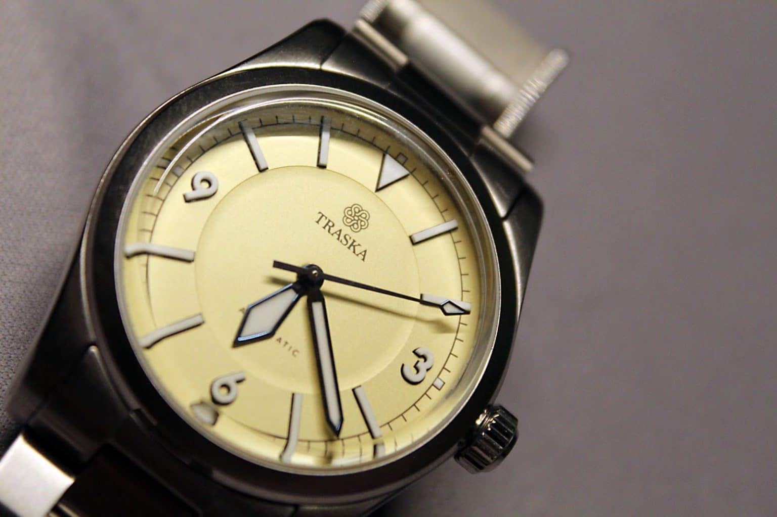 Traska Summiteer 2023 Review (Small Package, Big Value) • The Slender Wrist