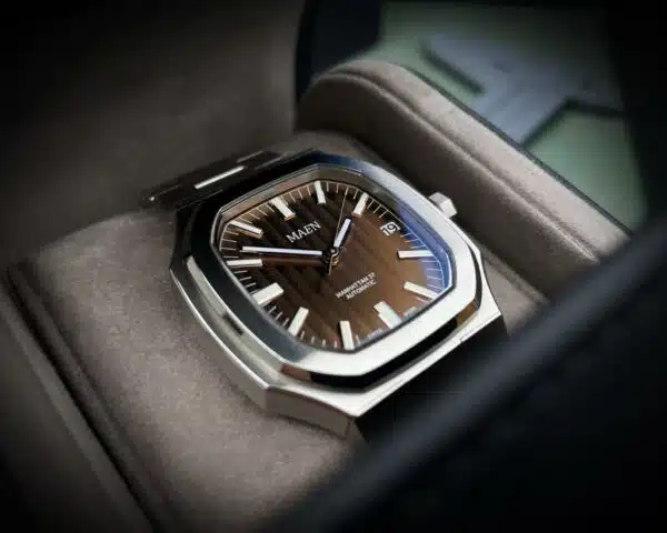 Maen Manhattan 37 Review: A Steel Sports Watch from Sweden • The ...
