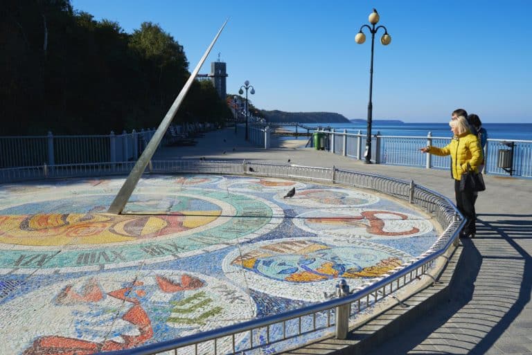 How a Sundial Works (And Why You Need One in Your Backyard) • The ...